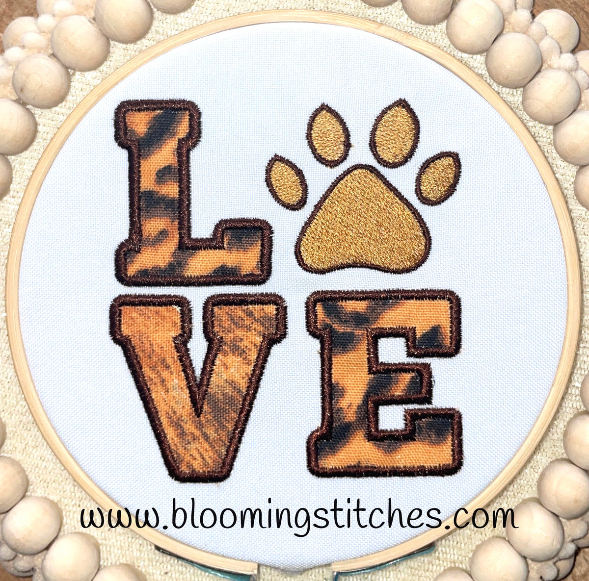 Appliqué Paw Love – Blooming Stitches